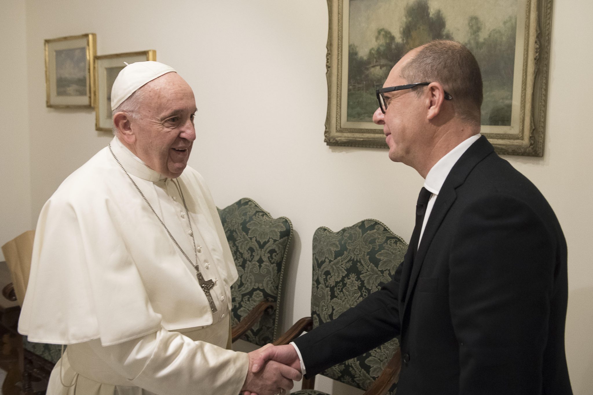Stefano Lazzari realizza opera per Papa Francesco, l'incontro in ...
