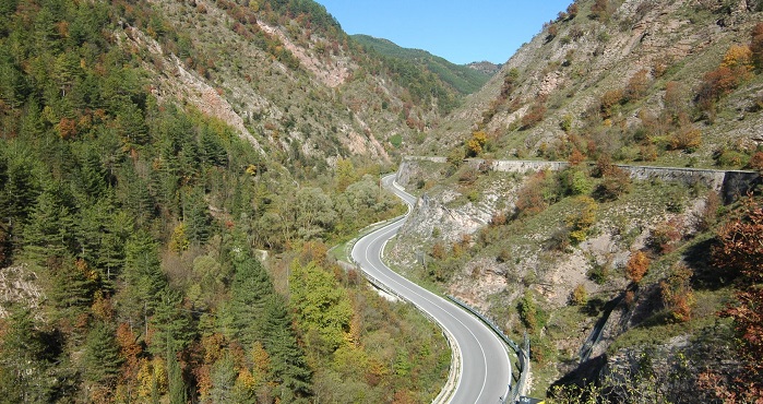 Alla Gola del Bottaccione strato di roccia di 83,6 milioni di anni, su ...